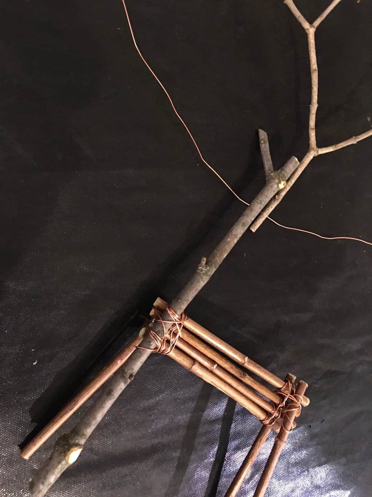 Twig reindeer for a rustic, festive charm 🦌 Craft your own woodland ...