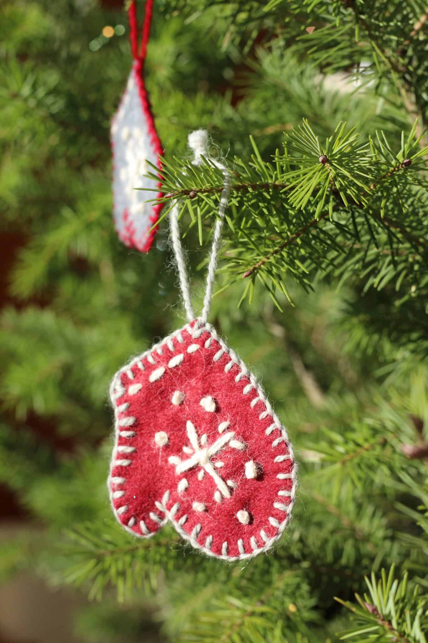 DIY mitten ornaments for cozy holiday vibes 🧤 Craft warmth and joy for ...