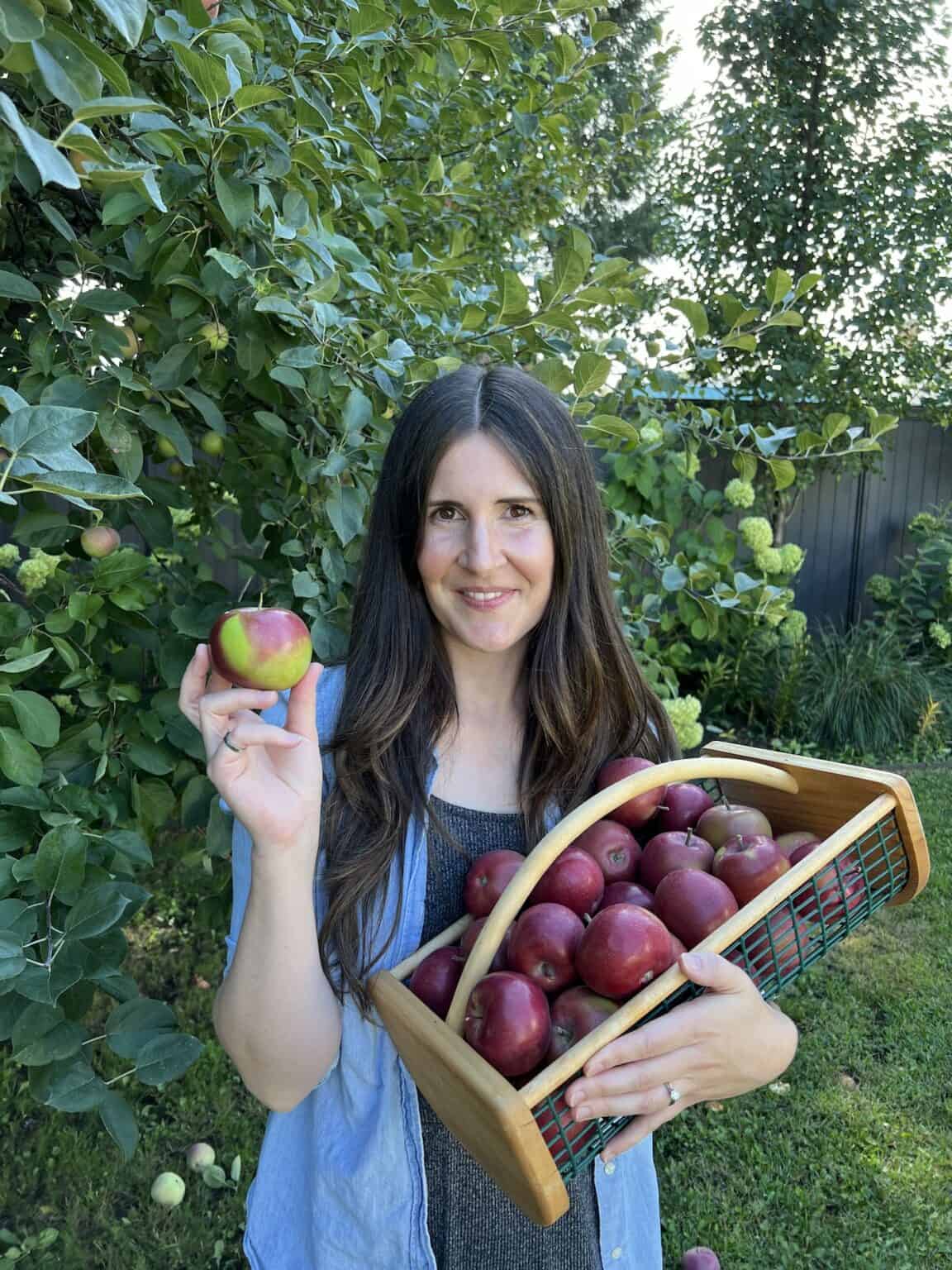 How to grow apples 🌱🍎 Nurture nature's sweet treat in your backyard!
